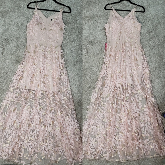 Xscape | Dresses | Xscape Long 3d Floral Spaghetti Strap Dress In Light ...